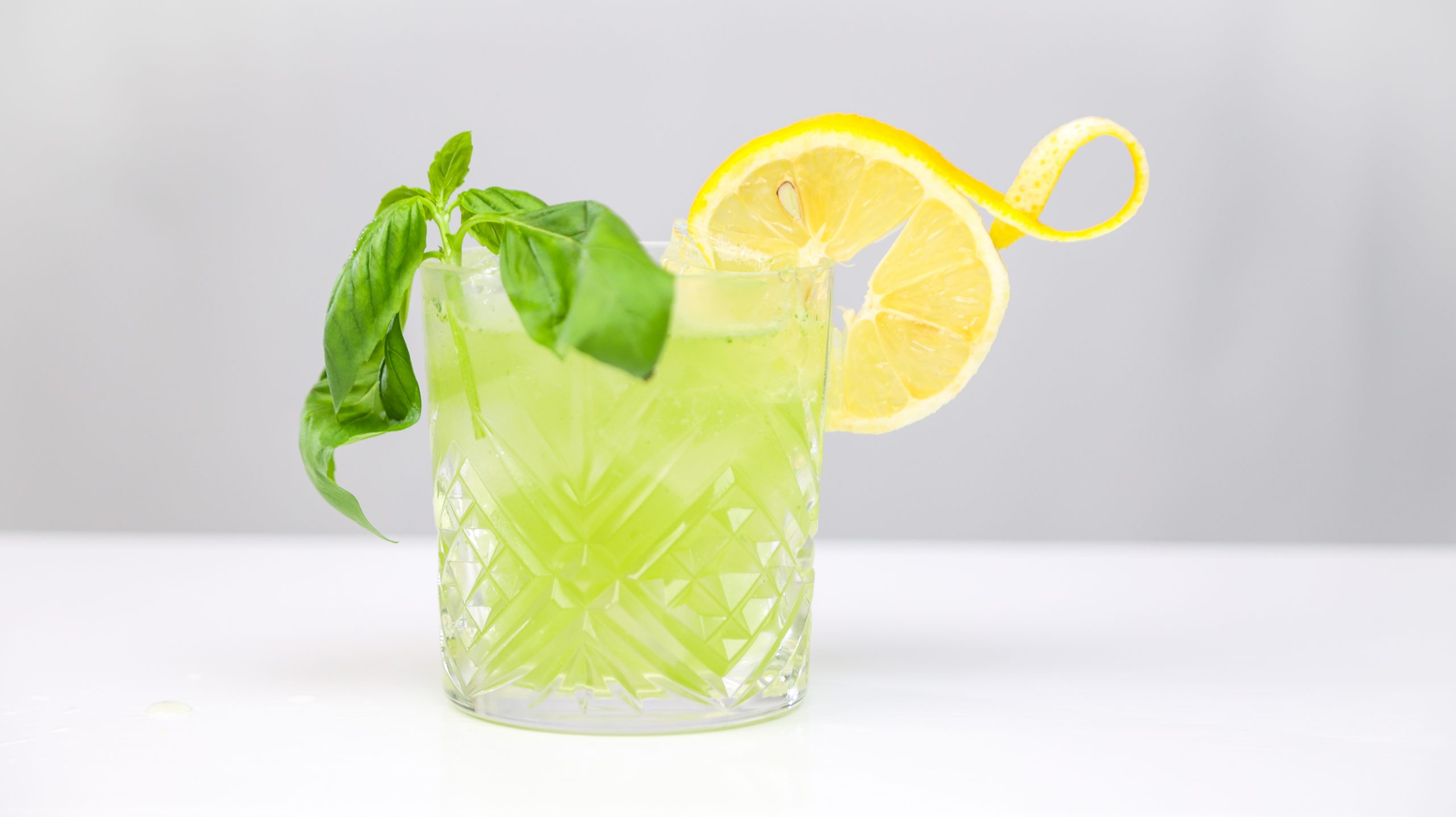 Le Basil Smash un cocktail réinventé et rafraîchissant - Formation barman